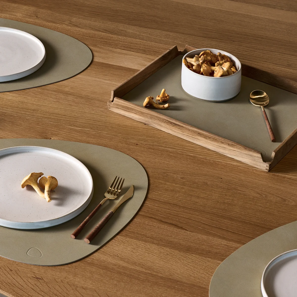 Airy Teak Tablett Square von Lind DNA | Connox